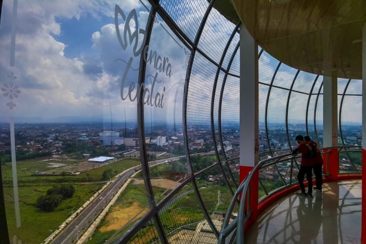 Wisata Menara Pandang Teratai Kota Purwokerto - Corenews.id
